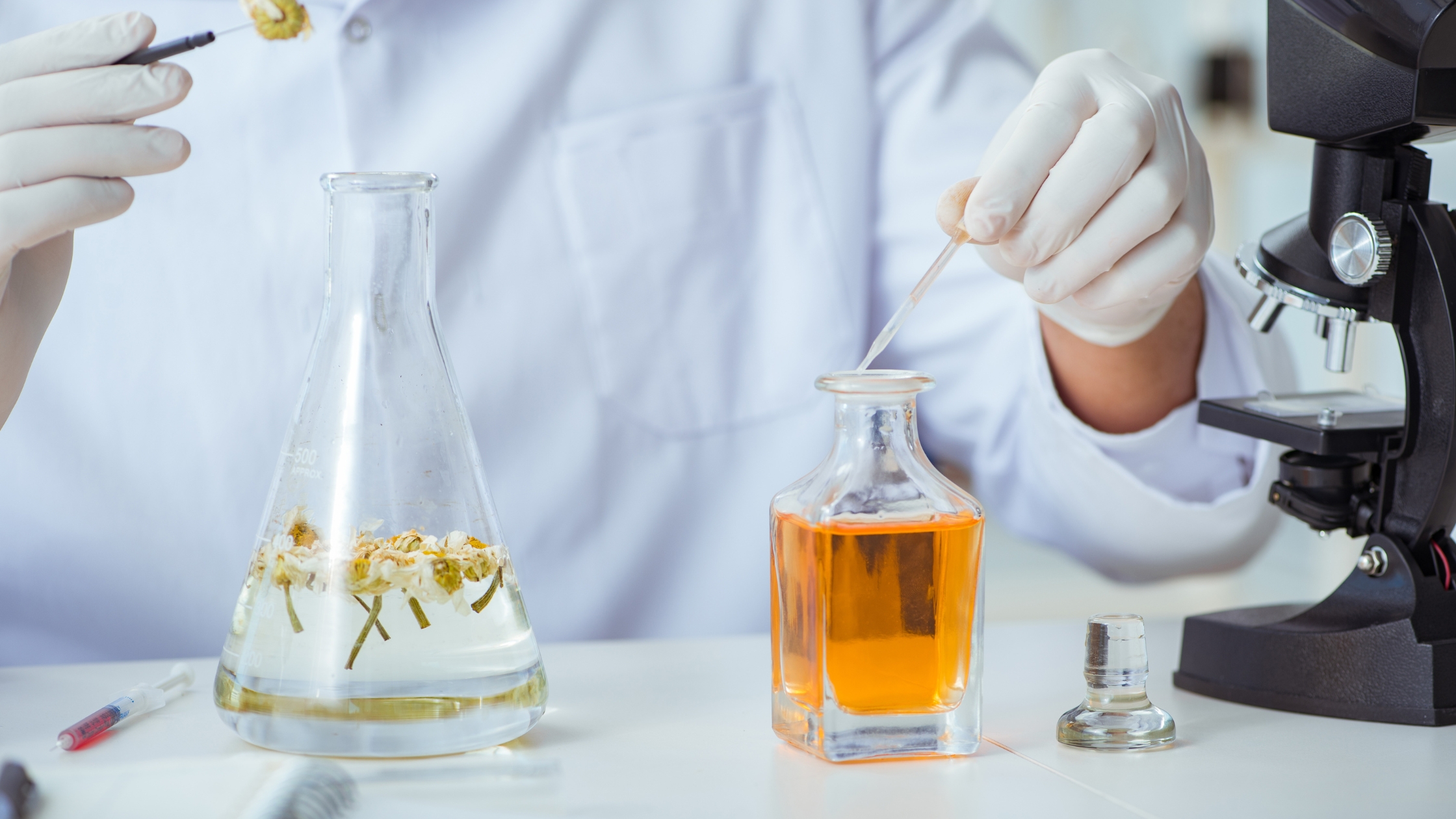 Tout savoir sur le métier de compositeur-parfumeur - Master Parfums